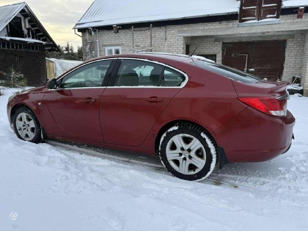 Red Opel Insignia 2010 in Klaipeda, with an engine capacity of 1.96 L and mileage of 280 thousand km for 2000 €, photo 4 on AUTOMOTO.COM.LV