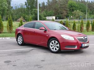 Red Opel Insignia 2010 in Riga, with an engine capacity of 1.60 L and mileage of 311 thousand km for 2400 €, photo 3 on AUTOMOTO.COM.LV