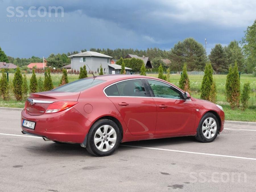 Red Opel Insignia 2010 in Riga, with an engine capacity of 1.60 L and mileage of 311 thousand km for 2400 €, photo 5 on AUTOMOTO.COM.LV