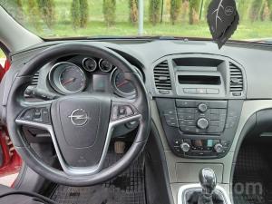 Red Opel Insignia 2010 in Riga, with an engine capacity of 1.60 L and mileage of 311 thousand km for 2400 €, photo 9 on AUTOMOTO.COM.LV