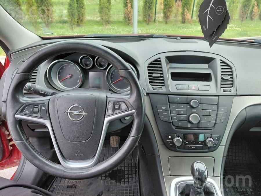 Red Opel Insignia 2010 in Riga, with an engine capacity of 1.60 L and mileage of 311 thousand km for 2400 €, photo 9 on AUTOMOTO.COM.LV