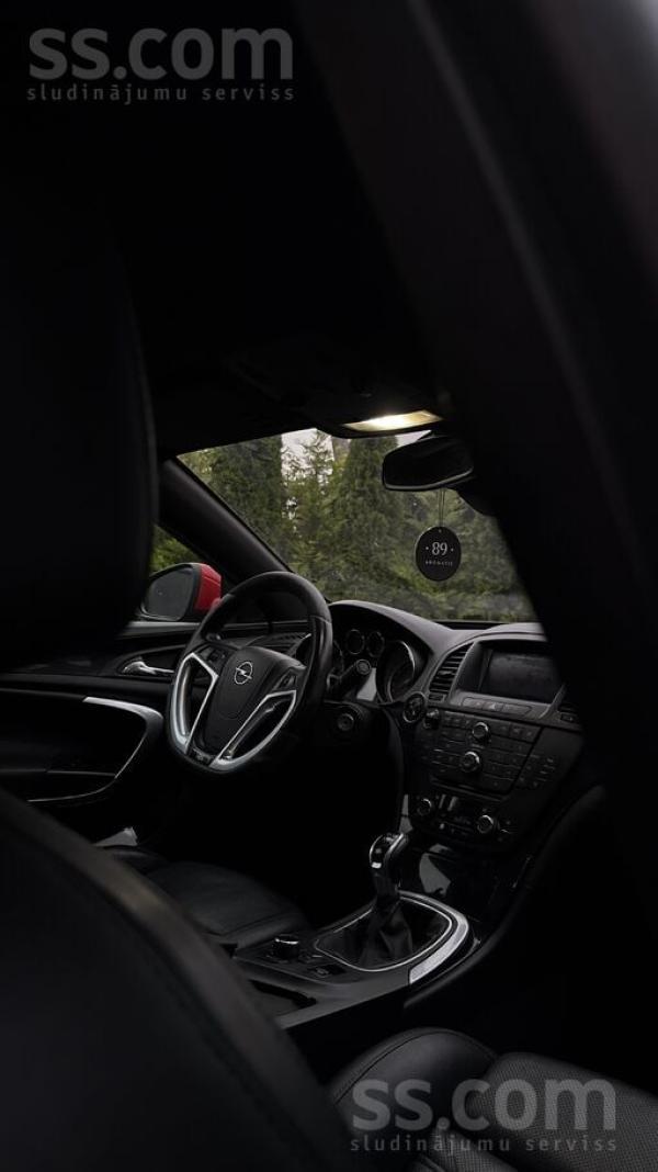 Red Opel Insignia 2010 in Riga, with an engine capacity of 2.00 L and mileage of 313 thousand km for 3400 €, photo 2 on AUTOMOTO.COM.LV