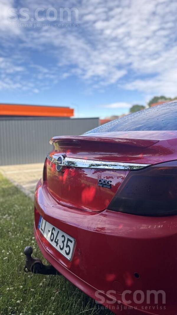 Red Opel Insignia 2010 in Riga, with an engine capacity of 2.00 L and mileage of 313 thousand km for 3400 €, photo 3 on AUTOMOTO.COM.LV