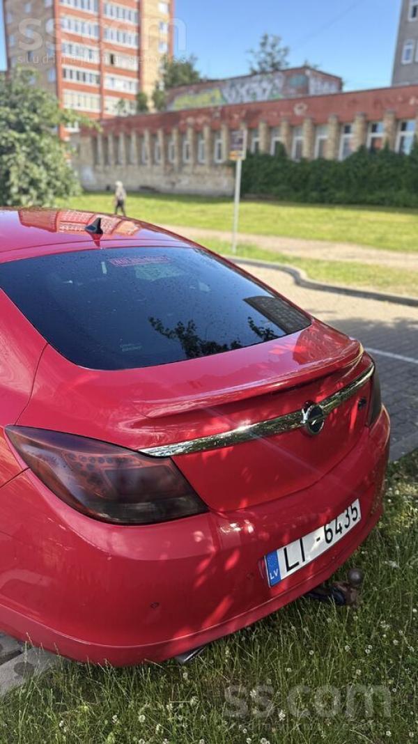 Red Opel Insignia 2010 in Riga, with an engine capacity of 2.00 L and mileage of 313 thousand km for 3400 €, photo 7 on AUTOMOTO.COM.LV
