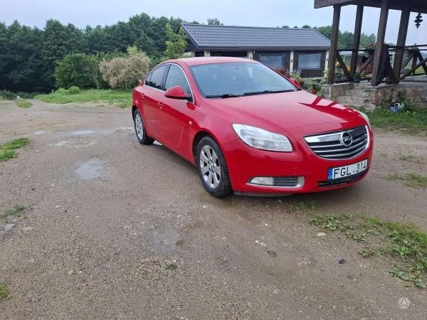 Red Opel Insignia 2011 in Vilnius, with an engine capacity of 1.96 L and mileage of 415 thousand km for 2350 €, photo 1 on AUTOMOTO.COM.LV