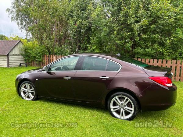 Red Opel Insignia 2011 in Tallinn, with an engine capacity of 2.00 L and mileage of 350 thousand km for 3500 €, photo 2 on AUTOMOTO.COM.LV