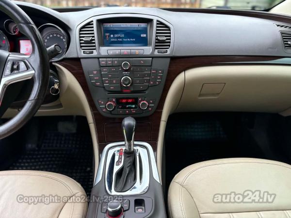 Red Opel Insignia 2011 in Tallinn, with an engine capacity of 2.00 L and mileage of 350 thousand km for 3500 €, photo 7 on AUTOMOTO.COM.LV