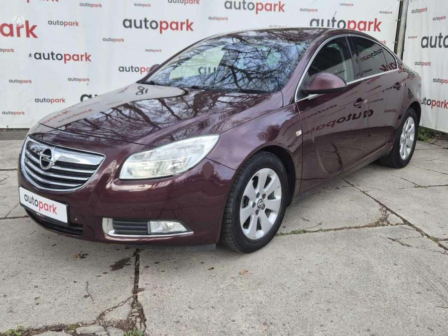 Sarkans Opel Insignia 2013 Viļņa, ar dzinēja tilpumu 1.96 L un nobraukumu 211 tūkst. km par 3300 €, foto 1 vietnē AUTOMOTO.COM.LV