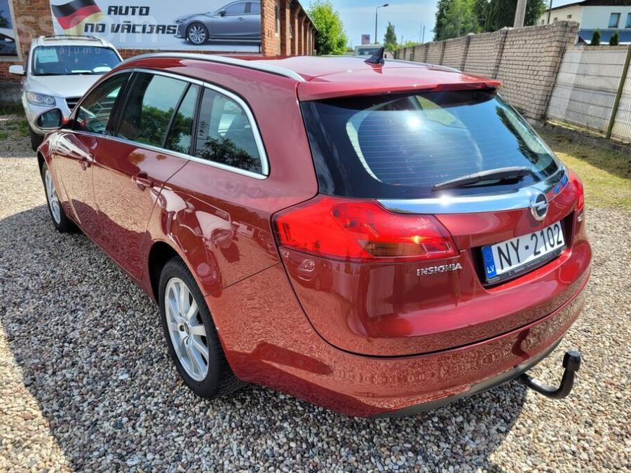 Red Opel Insignia 2009 in Daugavpils, with an engine capacity of 2.00 L and mileage of 138 thousand km for 3990 €, photo 4 on AUTOMOTO.COM.LV