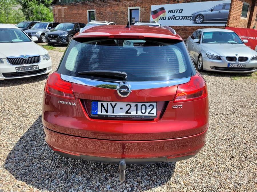 Red Opel Insignia 2009 in Daugavpils, with an engine capacity of 2.00 L and mileage of 138 thousand km for 3990 €, photo 5 on AUTOMOTO.COM.LV