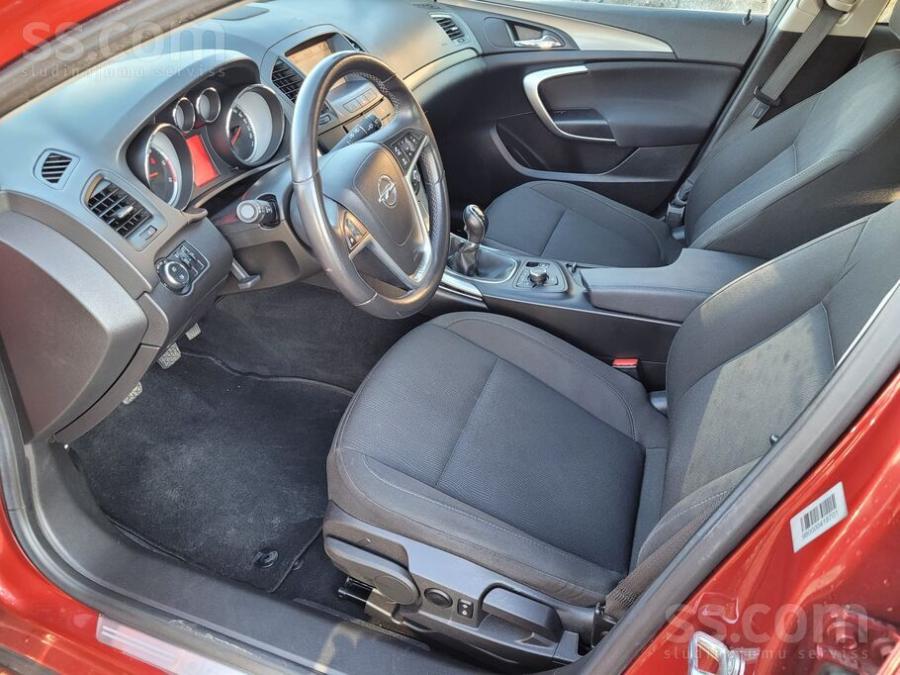 Red Opel Insignia 2009 in Daugavpils, with an engine capacity of 2.00 L and mileage of 138 thousand km for 3990 €, photo 9 on AUTOMOTO.COM.LV