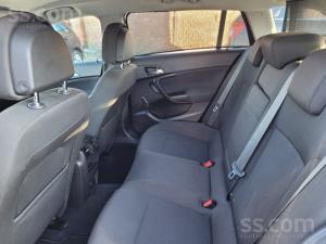 Red Opel Insignia 2009 in Daugavpils, with an engine capacity of 2.00 L and mileage of 138 thousand km for 3990 €, photo 11 on AUTOMOTO.COM.LV