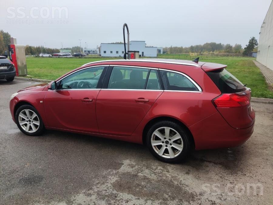 Red Opel Insignia 2009 in Tukums, with an engine capacity of 2.00 L and mileage of 350 thousand km for 2200 €, photo 5 on AUTOMOTO.COM.LV