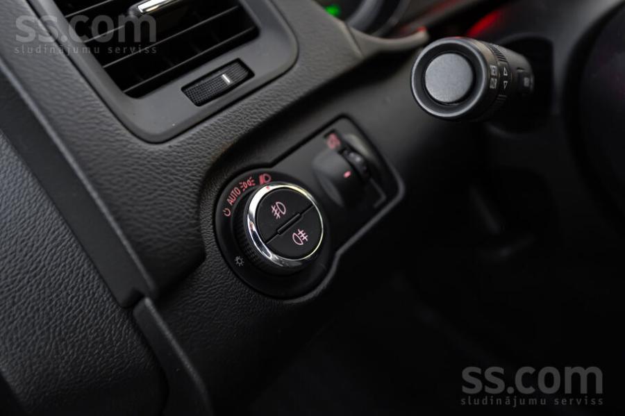 Sarkans Opel Insignia 2010 Jelgava, ar dzinēja tilpumu 2.00 L un nobraukumu 0 tūkst. km par 4490 €, foto 19 vietnē AUTOMOTO.COM.LV