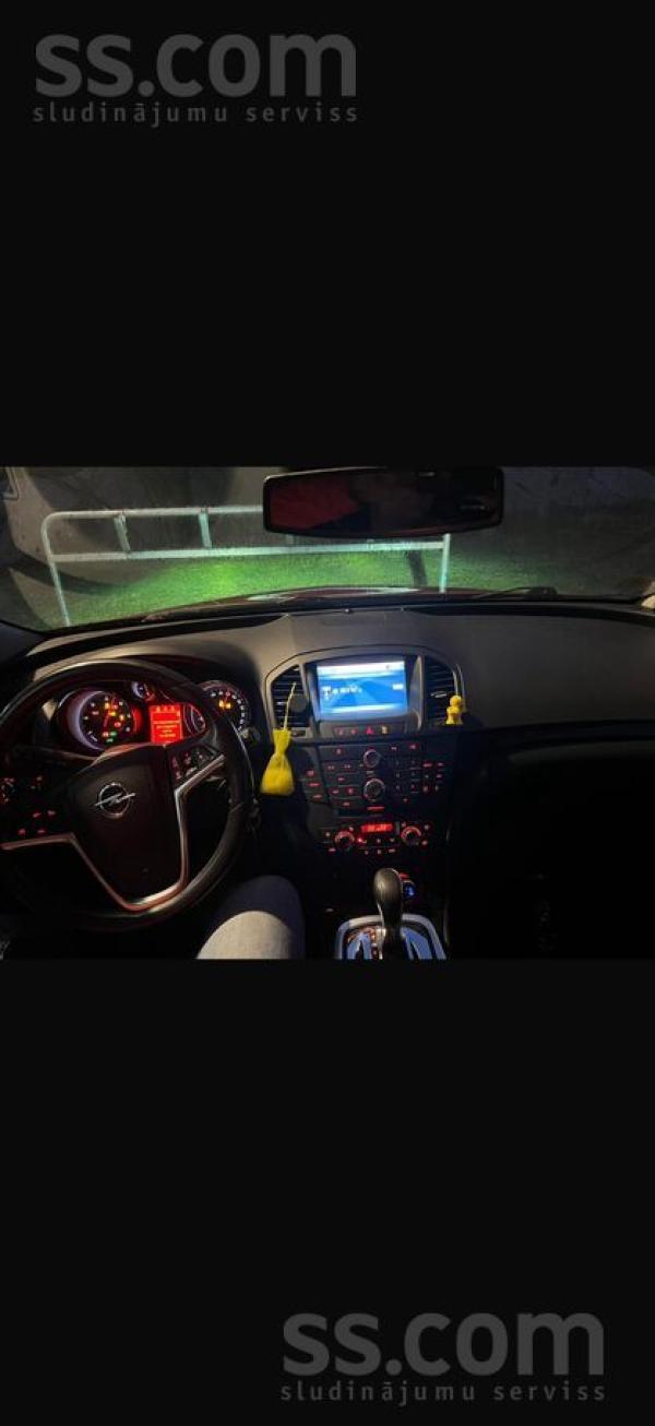 Sarkans Opel Insignia 2010 Daugavpils, ar dzinēja tilpumu 2.00 L un nobraukumu 348 tūkst. km par 3300 €, foto 10 vietnē AUTOMOTO.COM.LV