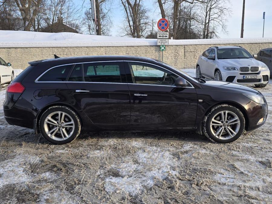 Red Opel Insignia 2011 in Daugavpils, with an engine capacity of 2.00 L and mileage of 0 thousand km for 3200 €, photo 5 on AUTOMOTO.COM.LV