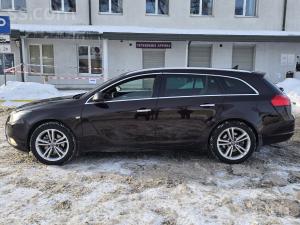 Red Opel Insignia 2011 in Daugavpils, with an engine capacity of 2.00 L and mileage of 0 thousand km for 3200 €, photo 9 on AUTOMOTO.COM.LV