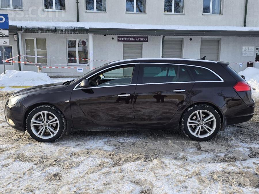 Red Opel Insignia 2011 in Daugavpils, with an engine capacity of 2.00 L and mileage of 0 thousand km for 3200 €, photo 9 on AUTOMOTO.COM.LV