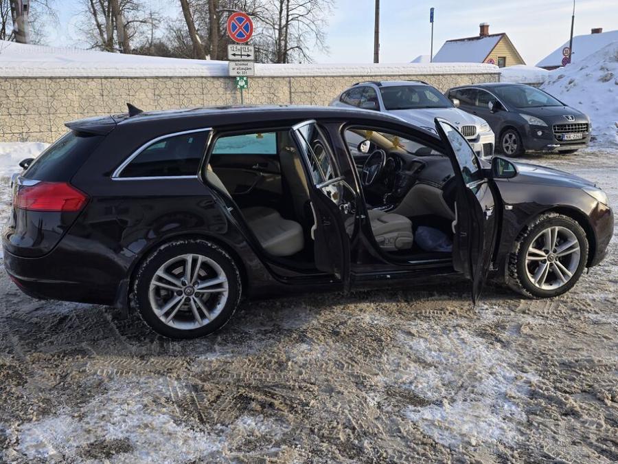 Red Opel Insignia 2011 in Daugavpils, with an engine capacity of 2.00 L and mileage of 0 thousand km for 3200 €, photo 11 on AUTOMOTO.COM.LV