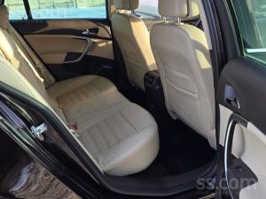 Red Opel Insignia 2011 in Daugavpils, with an engine capacity of 2.00 L and mileage of 0 thousand km for 3200 €, photo 15 on AUTOMOTO.COM.LV