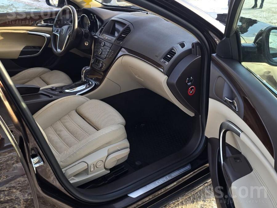 Red Opel Insignia 2011 in Daugavpils, with an engine capacity of 2.00 L and mileage of 0 thousand km for 3200 €, photo 16 on AUTOMOTO.COM.LV