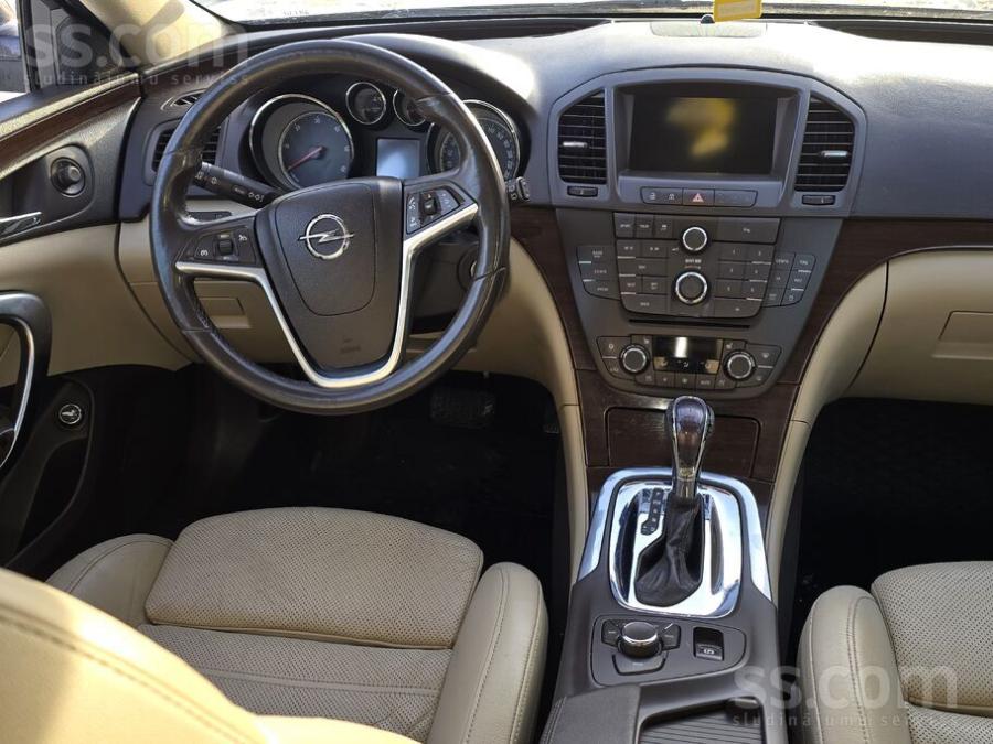 Red Opel Insignia 2011 in Daugavpils, with an engine capacity of 2.00 L and mileage of 0 thousand km for 3200 €, photo 18 on AUTOMOTO.COM.LV