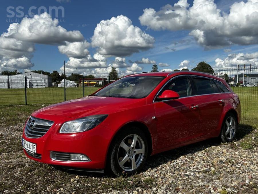 Red Opel Insignia 2012 in Saldus, with an engine capacity of 2.00 L and mileage of 284 thousand km for 2990 €, photo 1 on AUTOMOTO.COM.LV