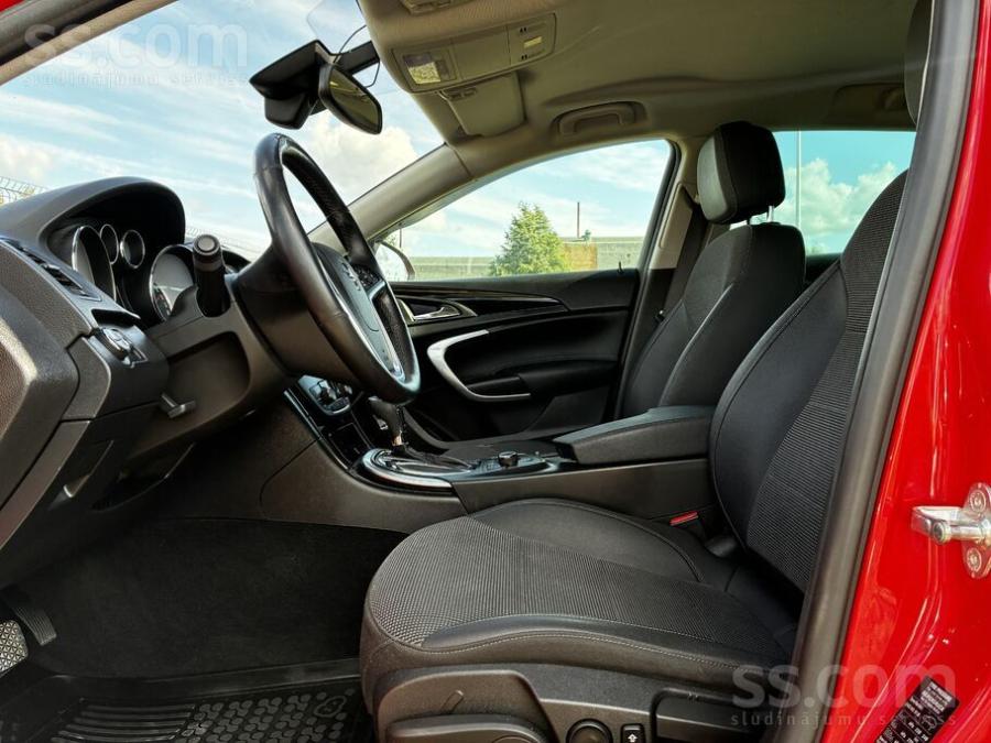 Red Opel Insignia 2012 in Saldus, with an engine capacity of 2.00 L and mileage of 284 thousand km for 2990 €, photo 9 on AUTOMOTO.COM.LV