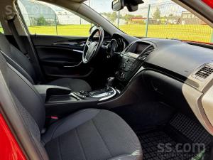Red Opel Insignia 2012 in Saldus, with an engine capacity of 2.00 L and mileage of 284 thousand km for 2990 €, photo 12 on AUTOMOTO.COM.LV