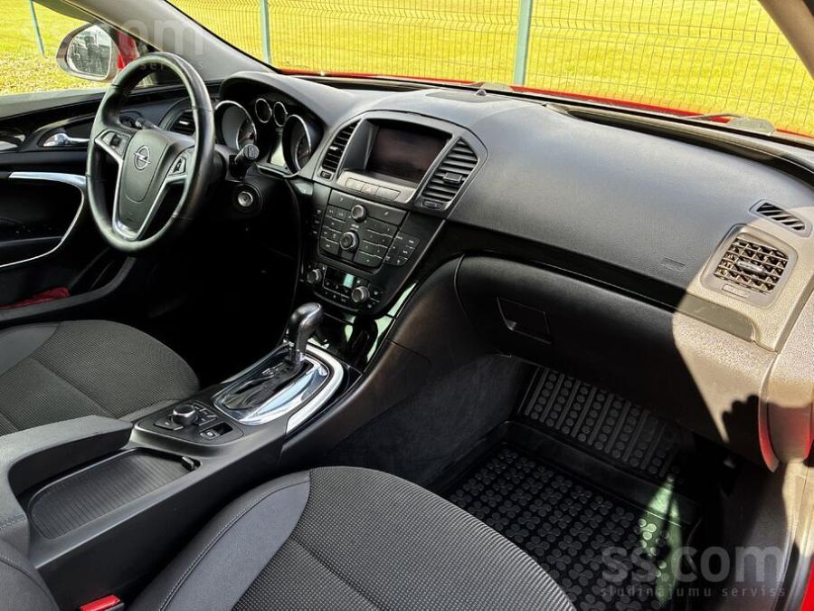 Red Opel Insignia 2012 in Saldus, with an engine capacity of 2.00 L and mileage of 284 thousand km for 2990 €, photo 13 on AUTOMOTO.COM.LV