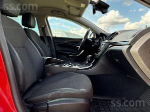 Red Opel Insignia 2012 in Saldus, with an engine capacity of 2.00 L and mileage of 284 thousand km for 2990 €, photo 14 on AUTOMOTO.COM.LV
