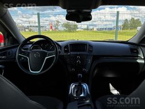 Red Opel Insignia 2012 in Saldus, with an engine capacity of 2.00 L and mileage of 284 thousand km for 2990 €, photo 15 on AUTOMOTO.COM.LV