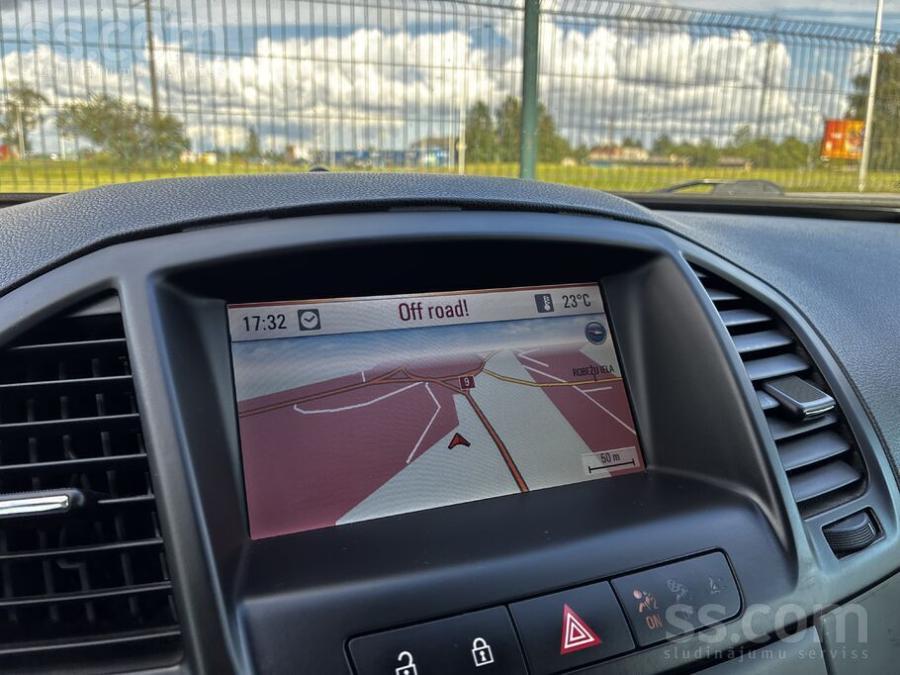 Red Opel Insignia 2012 in Saldus, with an engine capacity of 2.00 L and mileage of 284 thousand km for 2990 €, photo 17 on AUTOMOTO.COM.LV