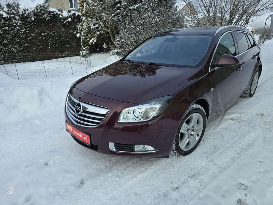 Red Opel Insignia 2013 in Prienai, with an engine capacity of 1.96 L and mileage of 298 thousand km for 2999 €, photo 3 on AUTOMOTO.COM.LV