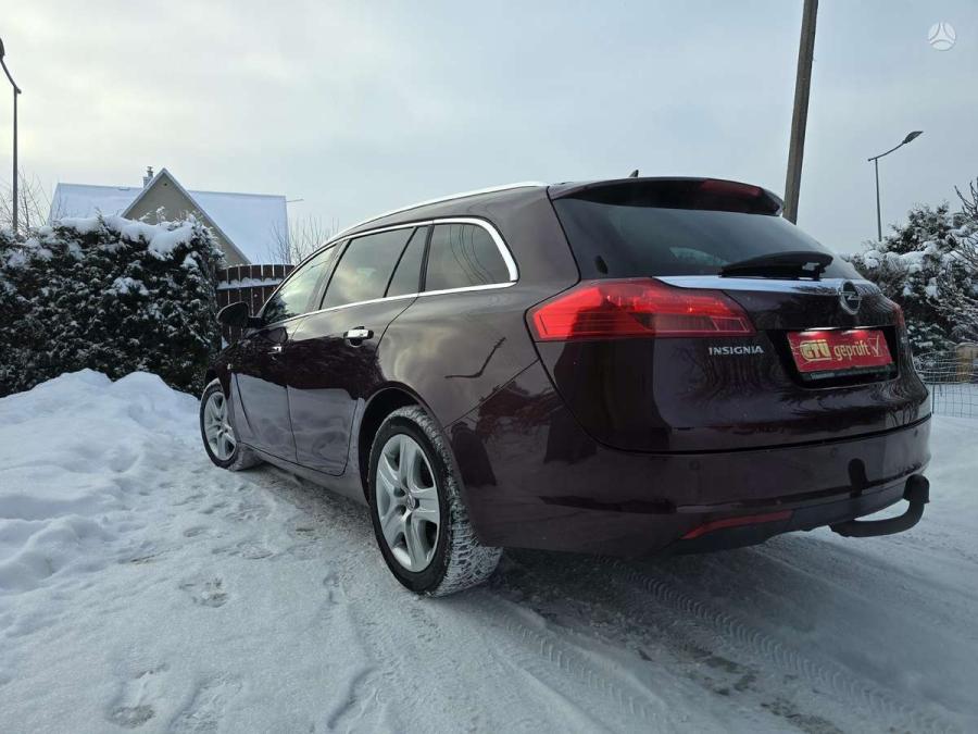 Red Opel Insignia 2013 in Prienai, with an engine capacity of 1.96 L and mileage of 298 thousand km for 2999 €, photo 6 on AUTOMOTO.COM.LV
