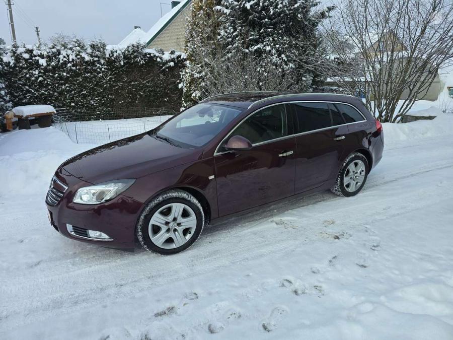 Red Opel Insignia 2013 in Prienai, with an engine capacity of 1.96 L and mileage of 298 thousand km for 2999 €, photo 7 on AUTOMOTO.COM.LV