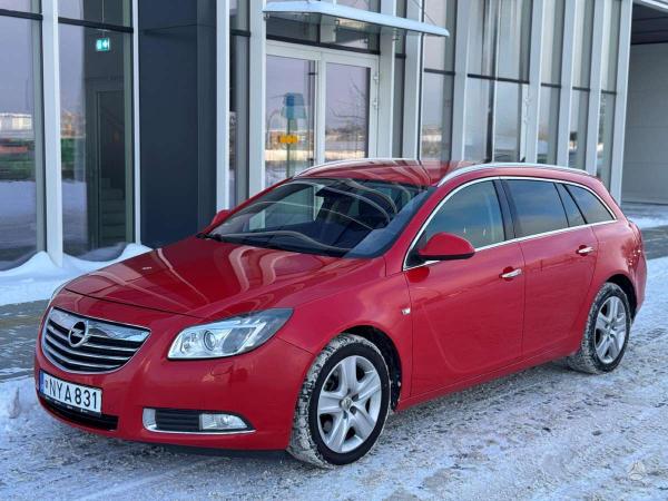 Red Opel Insignia 2013 in Vilnius, with an engine capacity of 1.96 L and mileage of 305 thousand km for 4800 €, photo 2 on AUTOMOTO.COM.LV