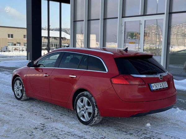 Red Opel Insignia 2013 in Vilnius, with an engine capacity of 1.96 L and mileage of 305 thousand km for 4800 €, photo 3 on AUTOMOTO.COM.LV