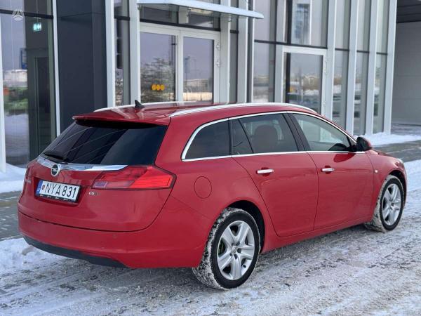 Red Opel Insignia 2013 in Vilnius, with an engine capacity of 1.96 L and mileage of 305 thousand km for 4800 €, photo 4 on AUTOMOTO.COM.LV