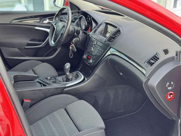 Red Opel Insignia 2013 in Vilnius, with an engine capacity of 1.96 L and mileage of 305 thousand km for 4800 €, photo 10 on AUTOMOTO.COM.LV