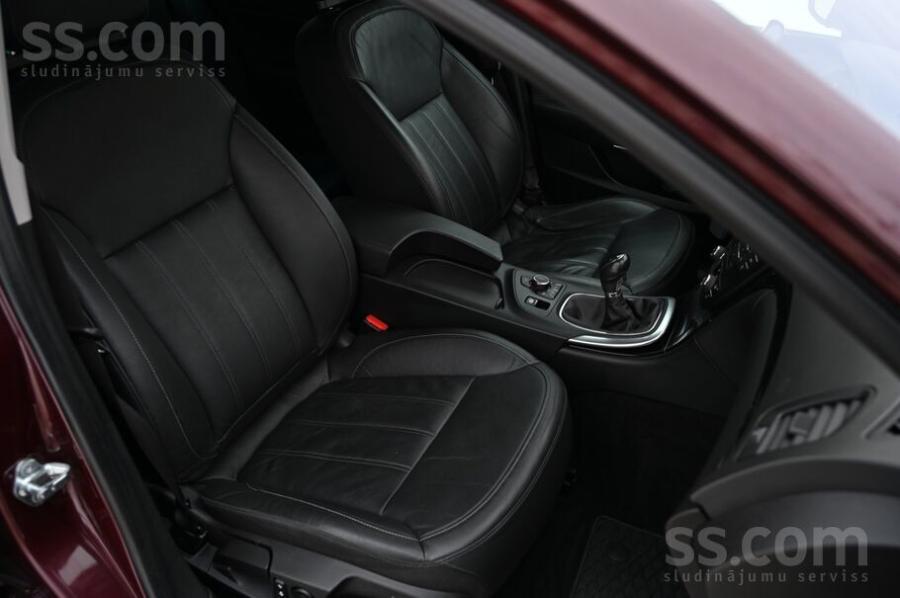 Sarkans Opel Insignia 2013 Jūrmala, ar dzinēja tilpumu 2.00 L un nobraukumu 250 tūkst. km par 5300 €, foto 24 vietnē AUTOMOTO.COM.LV