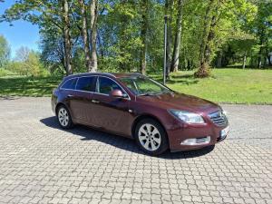 Red Opel Insignia 2013 in Liepaja, with an engine capacity of 2.00 L and mileage of 288 thousand km for 2400 €, photo  on AUTOMOTO.COM.LV