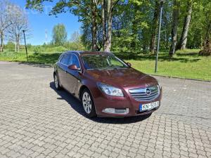 Red Opel Insignia 2013 in Liepaja, with an engine capacity of 2.00 L and mileage of 288 thousand km for 2400 €, photo 4 on AUTOMOTO.COM.LV