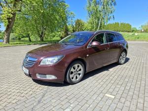 Red Opel Insignia 2013 in Liepaja, with an engine capacity of 2.00 L and mileage of 288 thousand km for 2400 €, photo 5 on AUTOMOTO.COM.LV