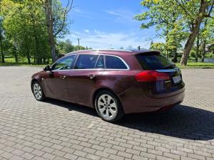Red Opel Insignia 2013 in Liepaja, with an engine capacity of 2.00 L and mileage of 288 thousand km for 2400 €, photo 6 on AUTOMOTO.COM.LV