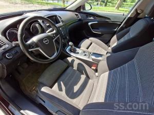 Red Opel Insignia 2013 in Liepaja, with an engine capacity of 2.00 L and mileage of 288 thousand km for 2400 €, photo 9 on AUTOMOTO.COM.LV