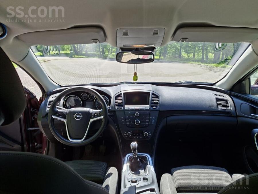 Red Opel Insignia 2013 in Liepaja, with an engine capacity of 2.00 L and mileage of 288 thousand km for 2400 €, photo 11 on AUTOMOTO.COM.LV