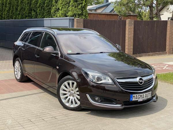 Red Opel Insignia 2014 in Marijampole, with an engine capacity of 1.96 L and mileage of 218 thousand km for 7950 €, photo 1 on AUTOMOTO.COM.LV