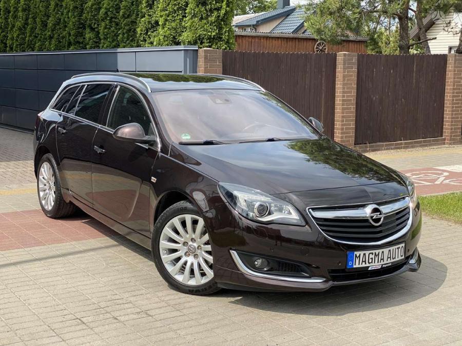 Red Opel Insignia 2014 in Marijampole, with an engine capacity of 1.96 L and mileage of 218 thousand km for 7950 €, photo 1 on AUTOMOTO.COM.LV