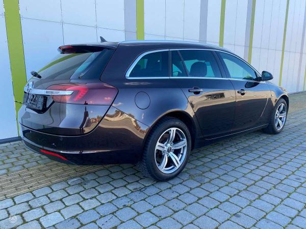 Red Opel Insignia 2014 in Raseiniai, with an engine capacity of 1.96 L and mileage of 285 thousand km for 4300 €, photo 6 on AUTOMOTO.COM.LV